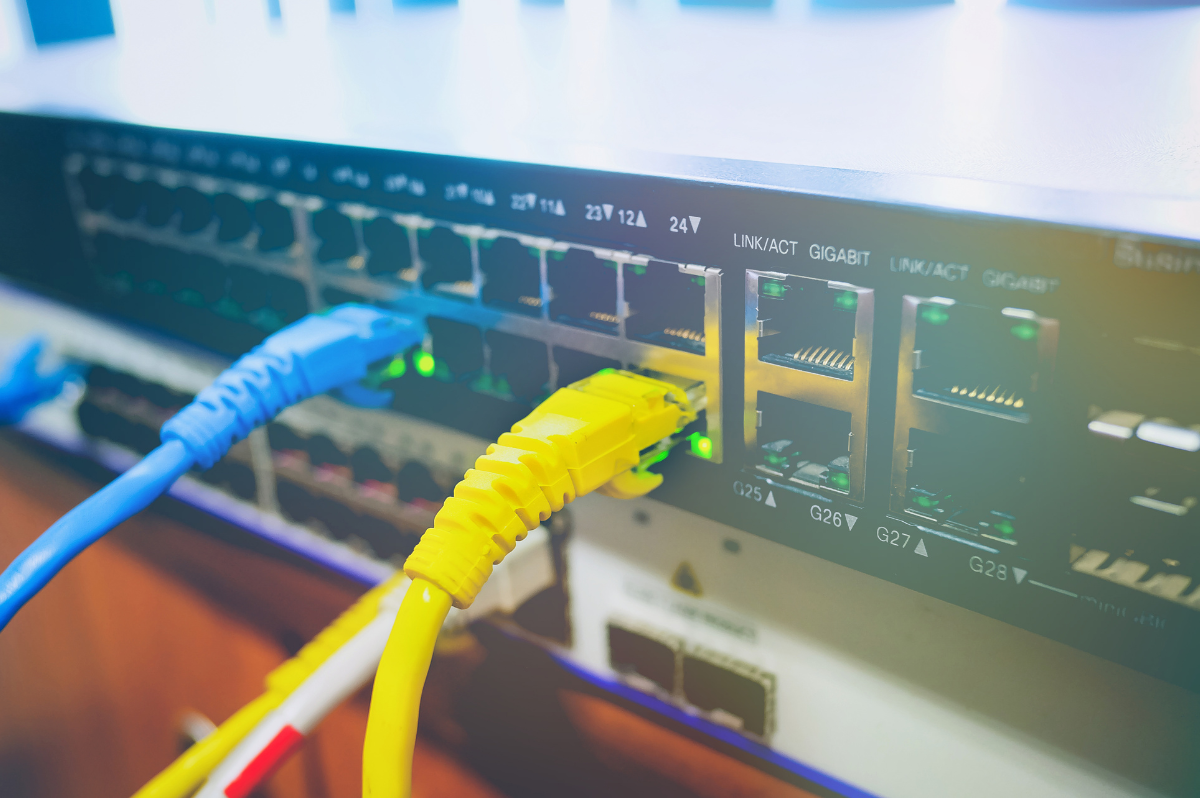 What is the Difference Between a Switch and a Router? - Portnox